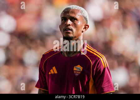 Wesley Franca of AS Roma looks on during the Serie A football match ...