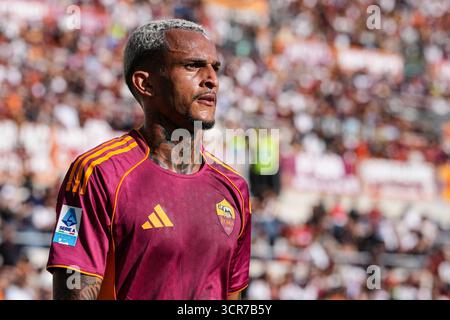 Wesley Franca of AS Roma looks on during the Serie A football match ...