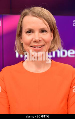 Helene Bubrowski in der ARD-Talkshow maischberger im Studio Berlin ...