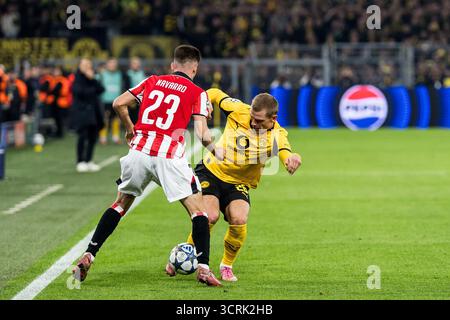 Robert Navarro (23) of Athletic Club celebrates a goal 0-1 during the ...