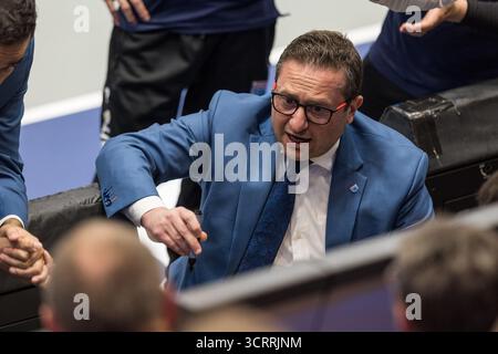 Marco Ramondino (SYNTAINICS MBC, Head Coach) in conversation with ...