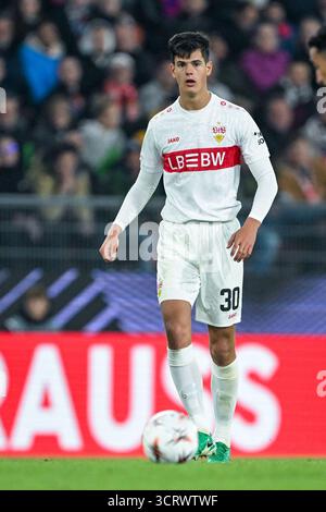Chema Andres (VfB Stuttgart), Aktion,duels versus Quinten Timber ...