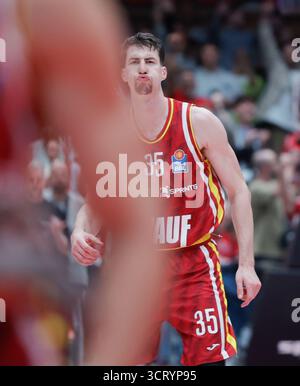 Im Bild: Alen Pjanic (Wuerzburg Baskets, 35) mit dem Dunking 21.12.2025 ...