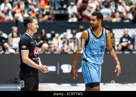 Kenneth Ogbe (Veolia Towers Hamburg, #25) GER, Skyliners Frankfurt vs ...
