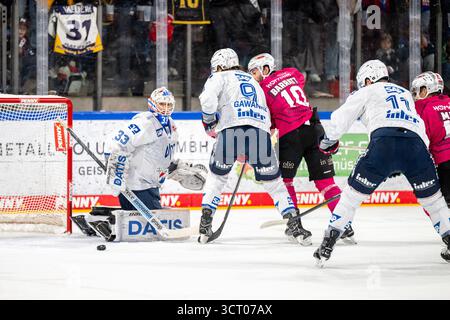 Johan Mattsson (Adler Mannheim, #33) Hayden Shaw (Adler Mannheim, #82 ...