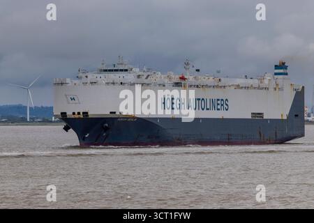 Vehicle carrier Hoegh Berlin heading out to sea after leaving Royal ...