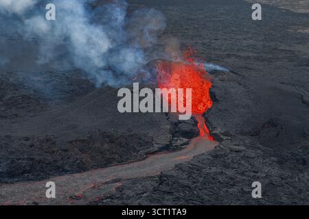 Volcanic eruption, Sundhnukur crater chain, near Grindavik, Reykjanes ...