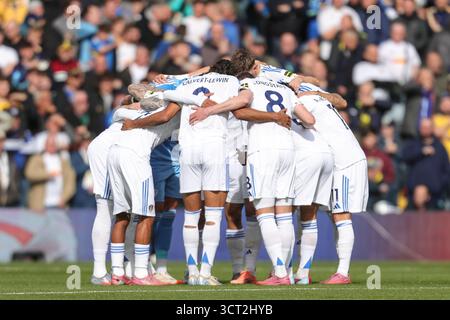 Leeds United team huddle during the Premier League match Everton vs ...