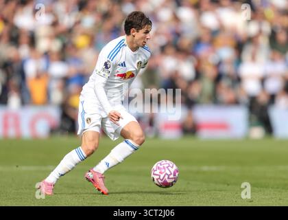 Brenden Aaronson of Leeds United breaks with the ball during the ...