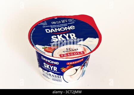 Danone SKYR Yogurt, 0 Fat, High Protein Stock Photo - Alamy
