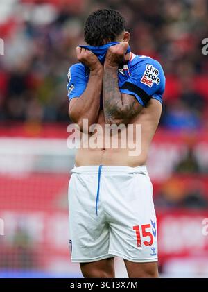 Omar Alderete of Sunderland reacts during the Premier League match ...