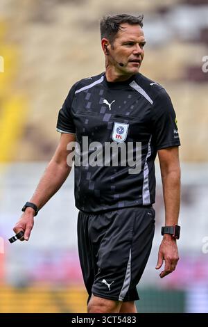 Referee James Linington during the Sky Bet Championship match at The ...