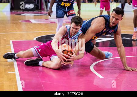 Filip Stanic (EWE Baskets Oldenburg, #65), Keeshawn Kellman (MHP RIESEN ...
