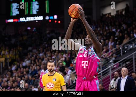 Tylan Birts (Telekom Baskets Bonn, 5); Easycredit BBL: Basketball ...
