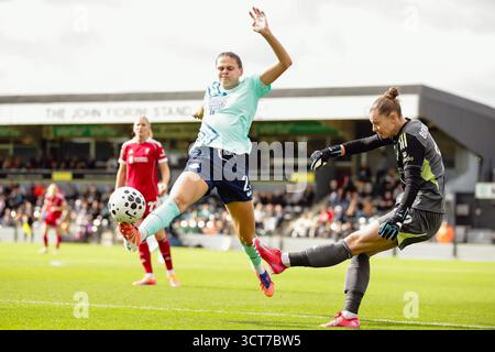 London. UK. 12 Oct 2025. Dancers in colourful outfits perform an ...
