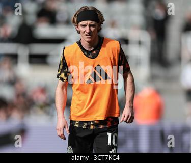 Anthony Gordon of Newcastle Untied in the pregame warmup session during ...