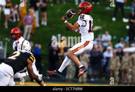 October 4, 2025: Oregon State wide receiver Trent Walker (7) breaks ...