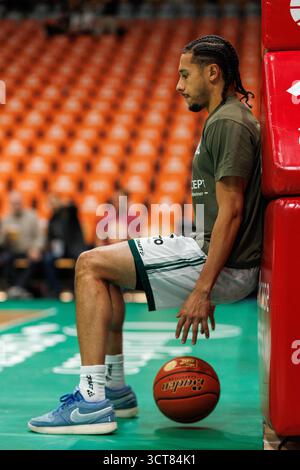 Jordan Roland (Gladiators Trier) beim Warm Up, Vet Concept Gladiators ...