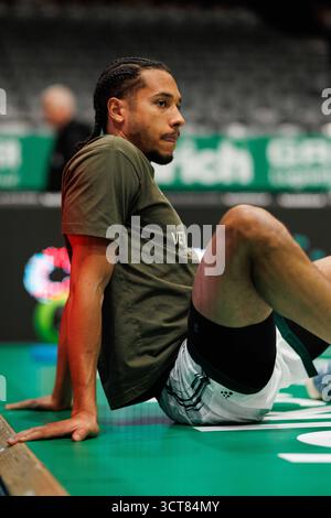 Jordan Roland (Gladiators Trier) beim Warm Up, Vet Concept Gladiators ...