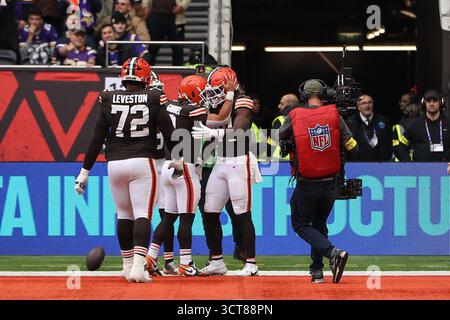 Cleveland Browns tight end Harold Fannin Jr. (44) is introduced before ...