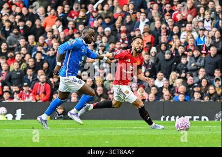 Manchester United forward Matheus Cunha (10) arrives during the Burnley ...