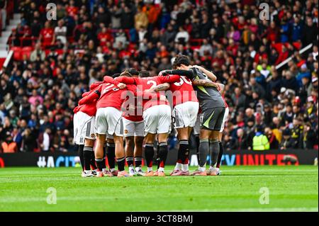 Manchester United players huddle before a Premier League soccer match ...