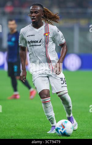 Warren Bondo of US Cremonese in action during the Serie A football ...