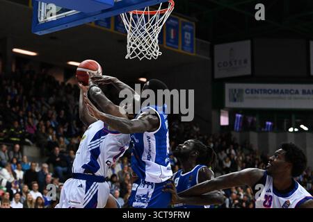 Kruize Pinkins ( Nutribullet Treviso Basket Stock Photo - Alamy