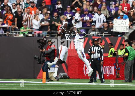 Minnesota Vikings cornerback Isaiah Rodgers (2) warms up before an NFL ...