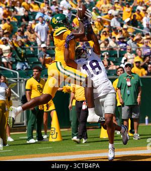 Baylor tight end Michael Trigg runs a route against Utah during the ...