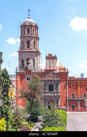 Old Mexican Church surrounded by trees in Coyoacan Stock Photo - Alamy