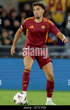 Roma's French midfielder Neil El Aynaoui controls the ball during the ...
