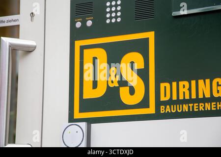 Firmenschild am Eingang des Bauunternehmens DIRINGER & SCHEIDEL in ...