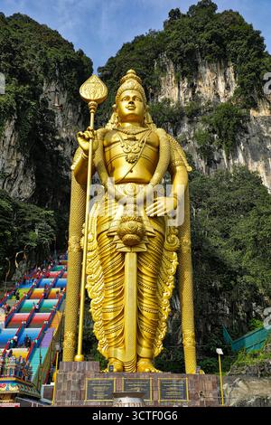 Batu Caves, Malaysia - 16 November 2018: View of an ornate Hindu temple ...
