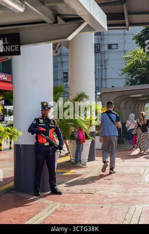Armed security guard, Manila, Philippines Stock Photo - Alamy