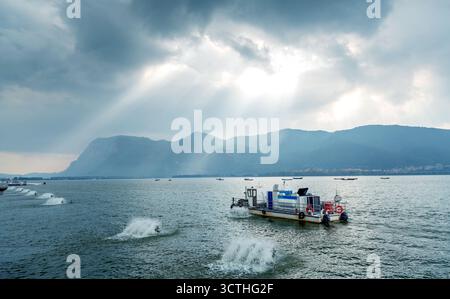Scenery of Dianchi Lake in Kunming, Yunnan Stock Photo - Alamy