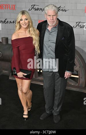 Allison Dunbar mit Ehemann Ron Perlman bei der Premiere der 2. Staffel ...