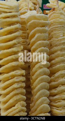 Deep-fried spiral-sliced potatoes Stock Photo - Alamy