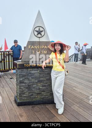 Vietnam, Sapa, summit of Mount Fansipan Stock Photo - Alamy