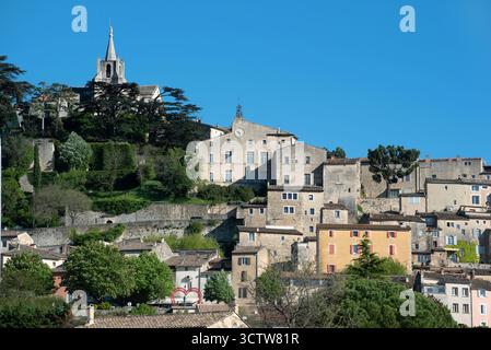 France, Vaucluse Bonnieux, perched village in the Luberon, night ...