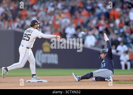 Detroit Tigers' Gleyber Torres throws to first base against the St ...