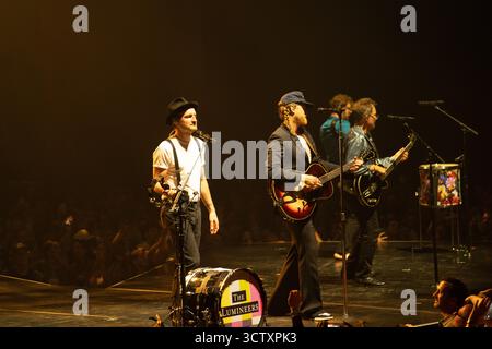 Hollywood, USA. 07th Oct, 2025. Wesley Schultz performs with The ...