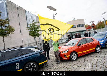Berlin, Germany. 09th Oct, 2025. Federal Chancellor Friedrich Merz (CDU ...