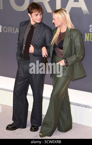 Emma Bunton mit Sohn Beau Lee Jones bei der Weltpremiere der Netflix ...