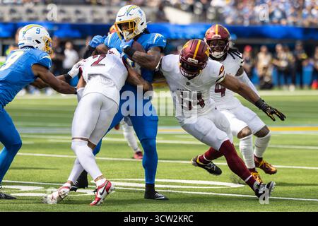 Washington Commanders middle linebacker Bobby Wagner (54) rushes during ...