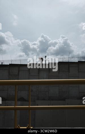 Construction site and workers in Mexico Stock Photo - Alamy