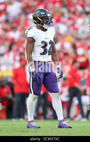 Baltimore Ravens linebacker Trenton Simpson (32) takes to the field ...