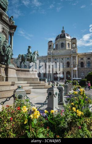 Tourists admire colorful flowers in Jinhua City, east China's Zhejiang ...