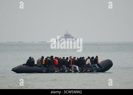 A small boat carrying people thought to be migrants leaves Gravelines ...