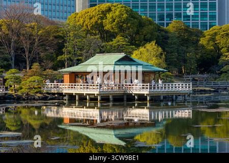 JAPANESE TEA HOUSE IN GARDENS OF RESTAURANT, TOKYO, JAPAN Stock Photo ...